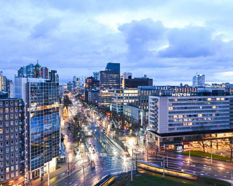 Weer Rotterdam met buien radar per uur en weersverwachting.